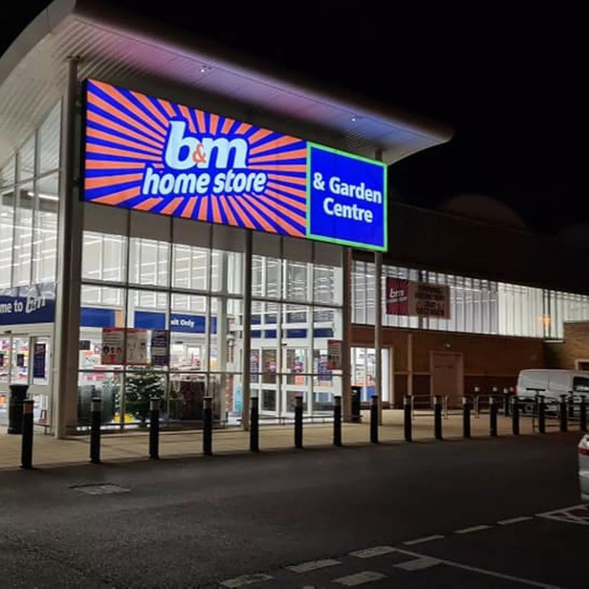 Find Out the Top 10 Largest B&M Stores in the UK! - Ulastempat ...